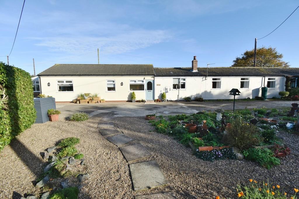 Ark Road, North Somercotes LN11 7NU 3 bed semi-detached bungalow - £175,000