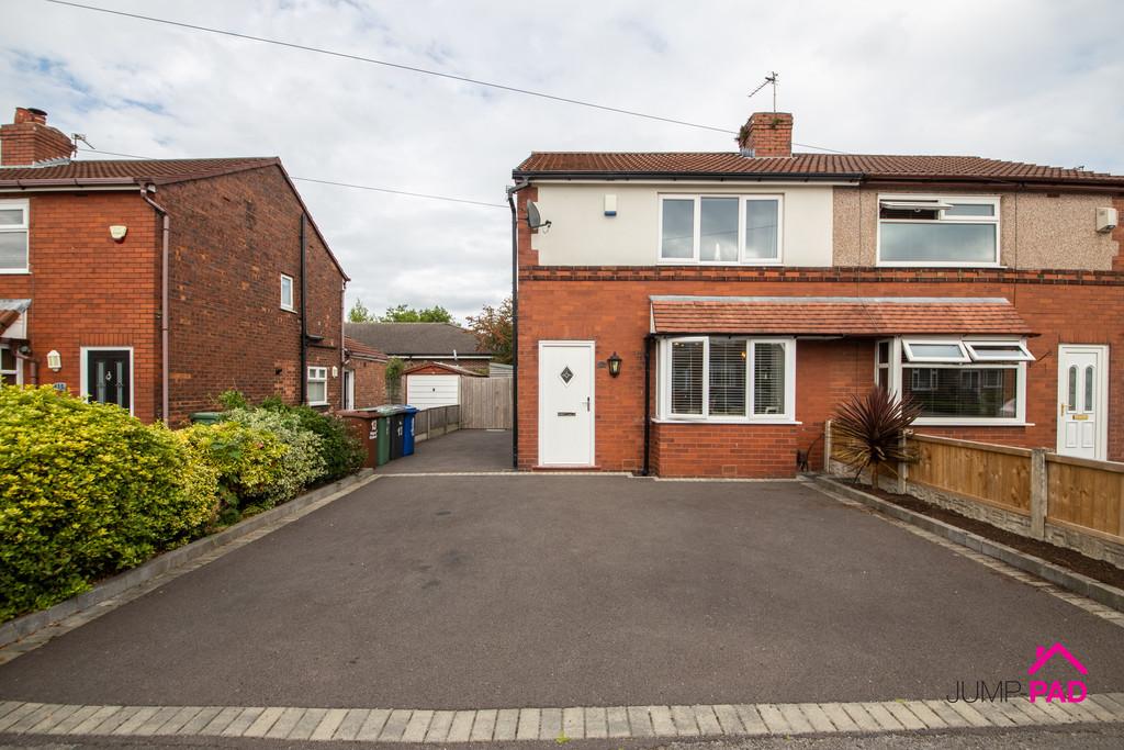 Newlands Drive, Lowton 2 bed semi-detached house - £210,000