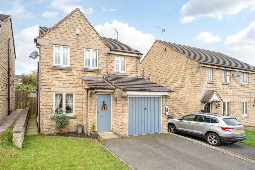 Royd Moor Road, Bradford 4 3 bed detached house - £220,000