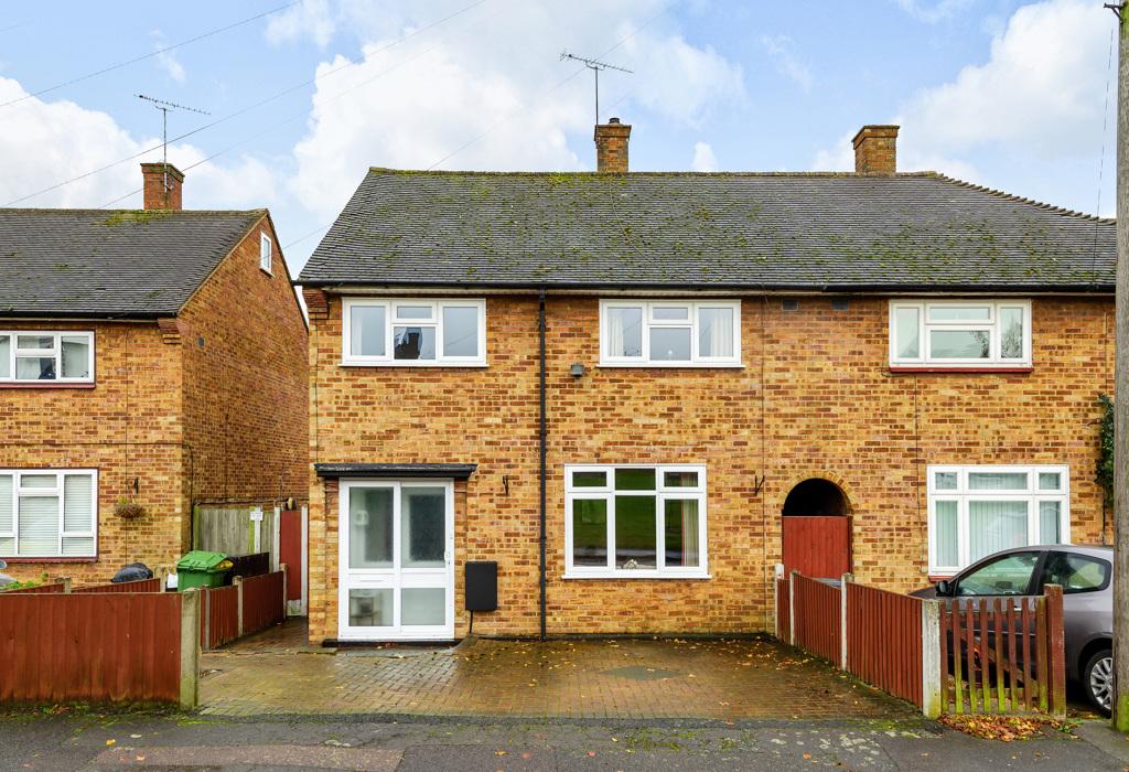 Dagnam Park Square Romford 3 Bed End Of Terrace House £375 000
