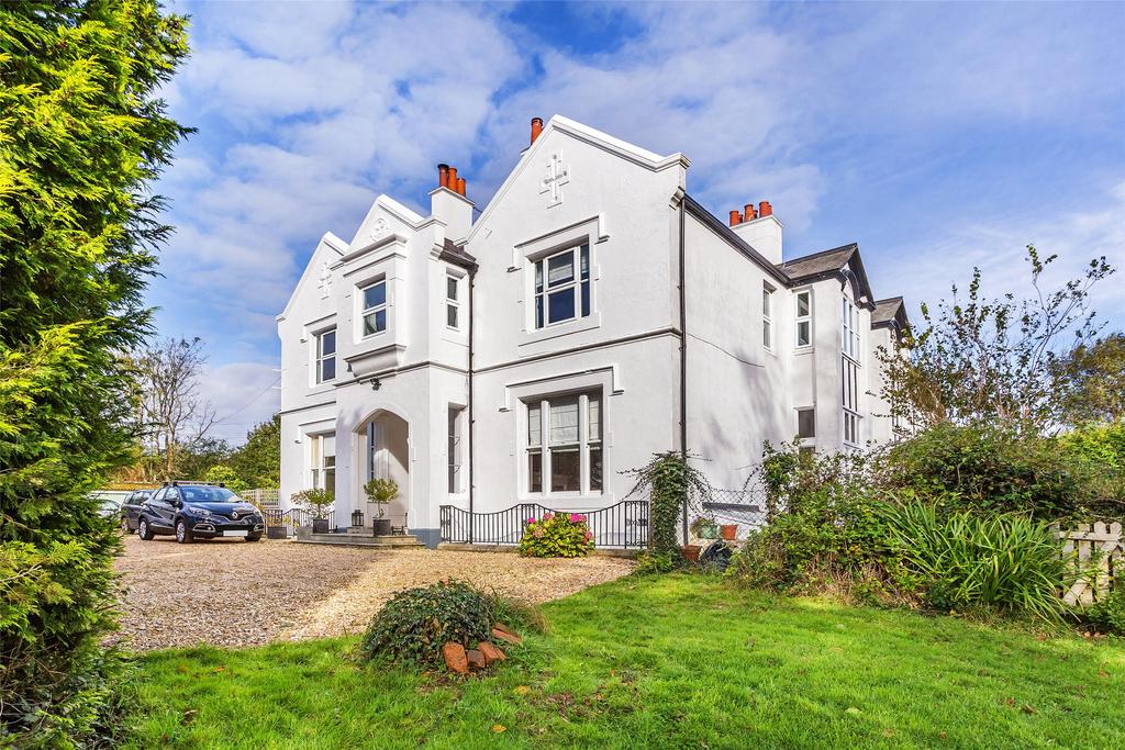 The Mount, Ifield Wood, RH11 4 bed semi-detached house - £750,000