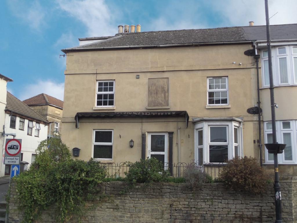 30 Bank Street, Melksham, Wiltshire 4 bed house - £90,000