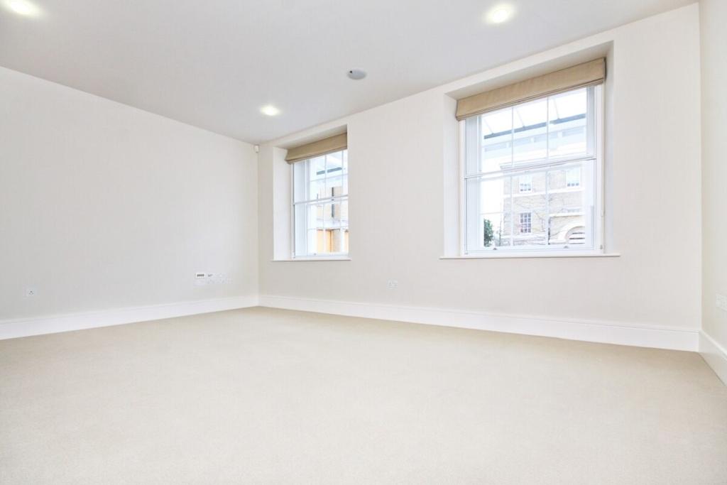 Cavalry Square Chelsea SW3 2 bed apartment - £4,333 pcm (£1,000 pw)