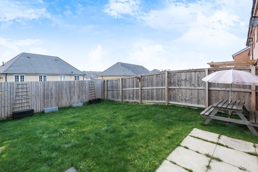 LOW HALL ROAD, HORSFORTH, LEEDS, LS18 4FQ 2 bed end of terrace house ...