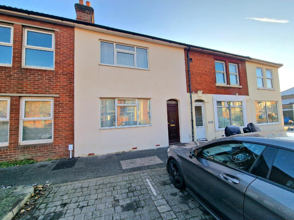 Victoria Road, Woolston 2 bed terraced house - £1,125 pcm (£260 pw)