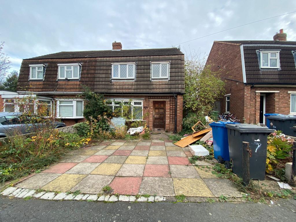 Macgregor Crescent, Tamworth... 3 bed semi-detached house - £149,000