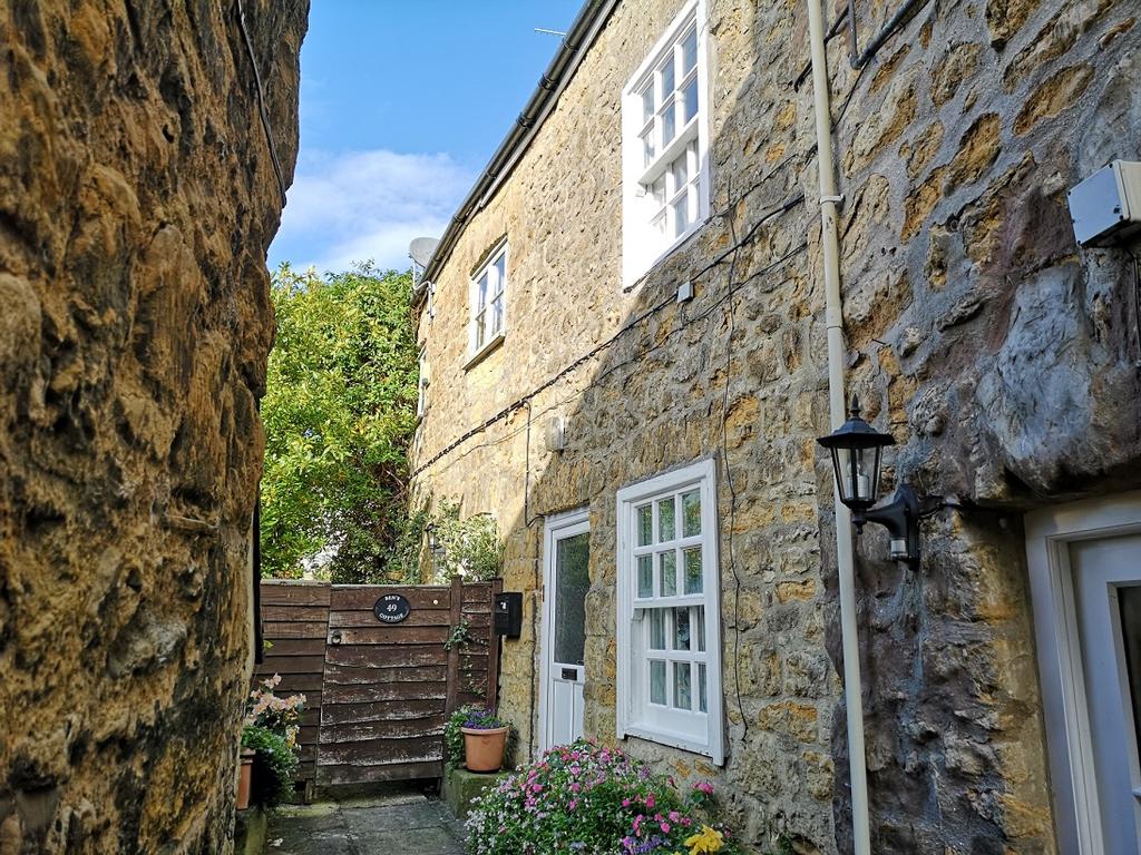 Coldharbour, Sherborne, Dorset, DT9 1 bed terraced house - £180,000