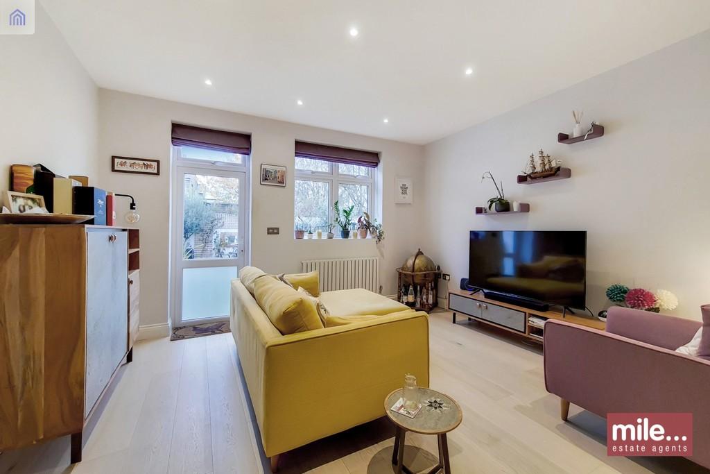 Wrottesley Road, London NW10 2 bed ground floor flat - £575,000