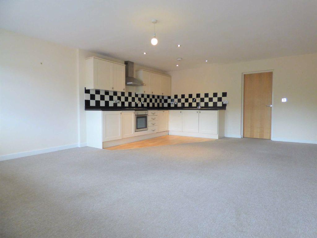 Castle Green, Cottingham 2 bed flat - £525 pcm (£121 pw)