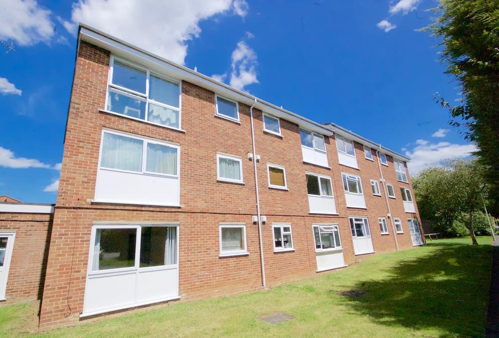 Crocus Way, Springfield, Chelmsford 2 bed apartment - £180,000