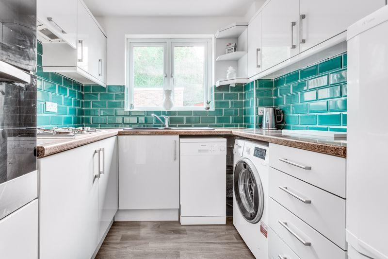 Headley Grove, Tadworth 3 bed end of terrace house - £1,600 pcm (£369 pw)