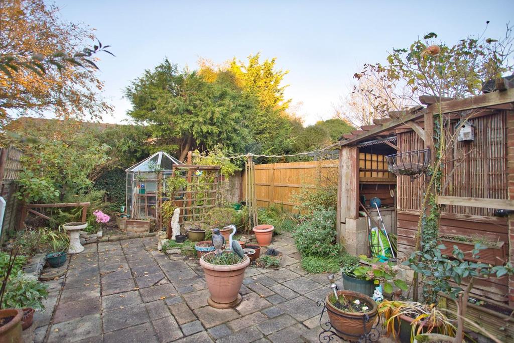 Biggins Wood Road, Folkestone 3 bed terraced house - £235,000