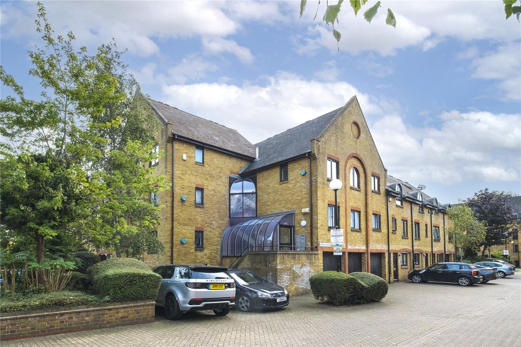 Kennet Street, Wapping, E1W 2 bed flat - £1,900 pcm (£438 pw)