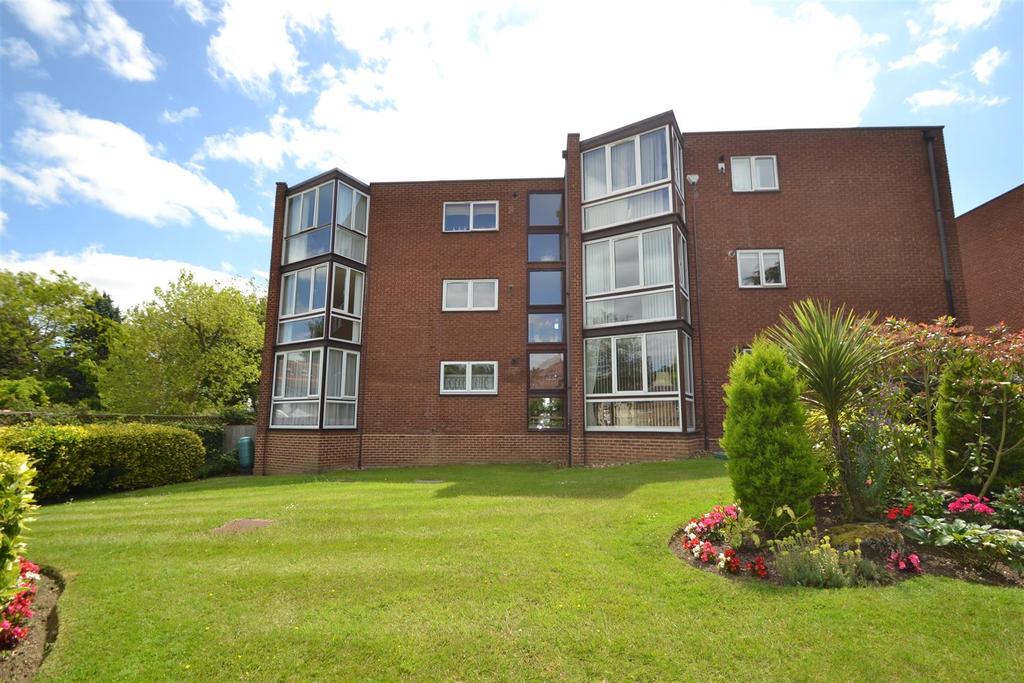 Westcroft Court, New Road... 2 bed flat - £1,150 pcm (£265 pw)