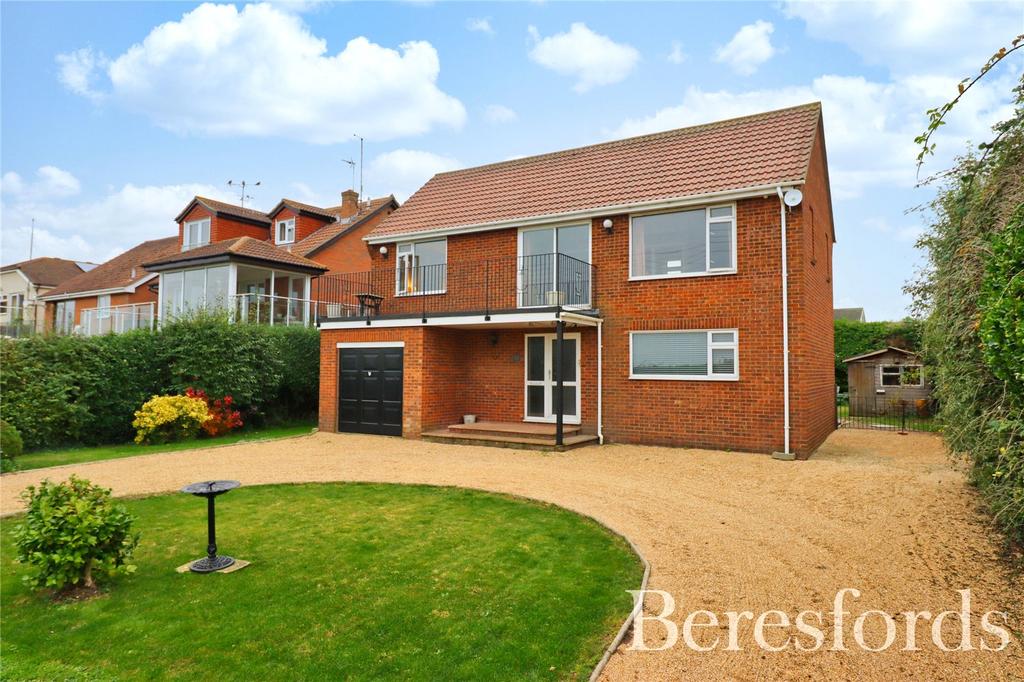 Sea View Promenade, St. Lawrence, CM0 3 bed detached house - £650,000