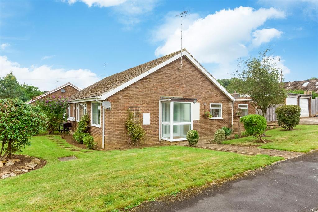 Orchard Close, Lower Brailes, Banbury 2 bed semi-detached bungalow - £ ...