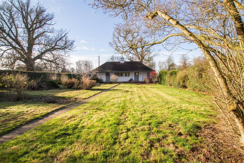 Shortgrove, Saffron Walden CB11 1 bed detached bungalow - £1,200 pcm (£ ...