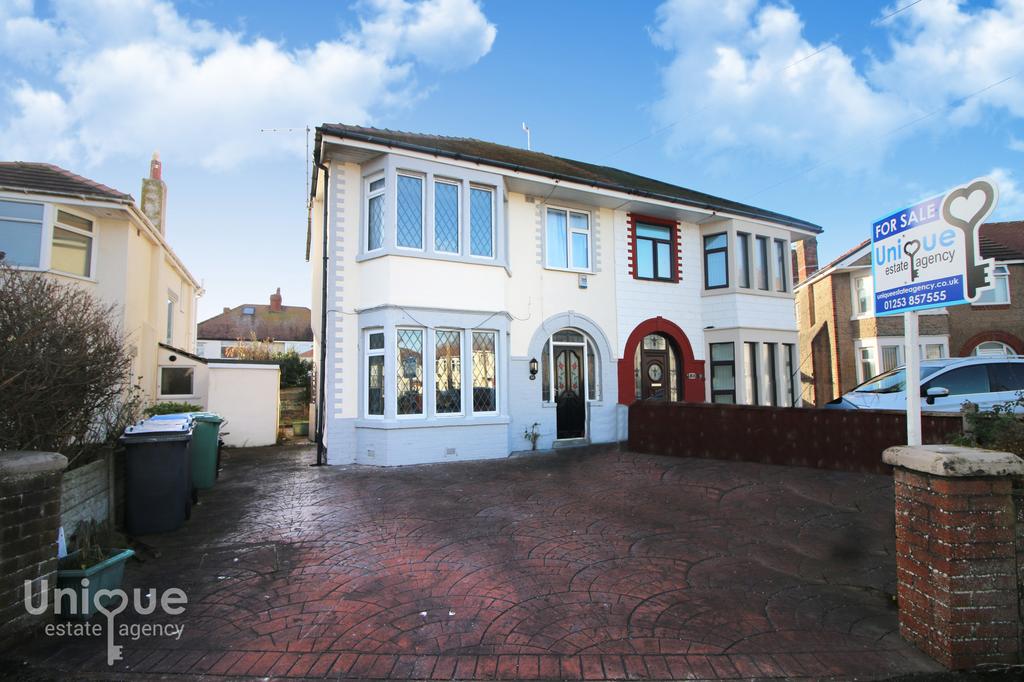The Cove, Thornton-Cleveleys, FY5 3 bed semi-detached house - £160,000