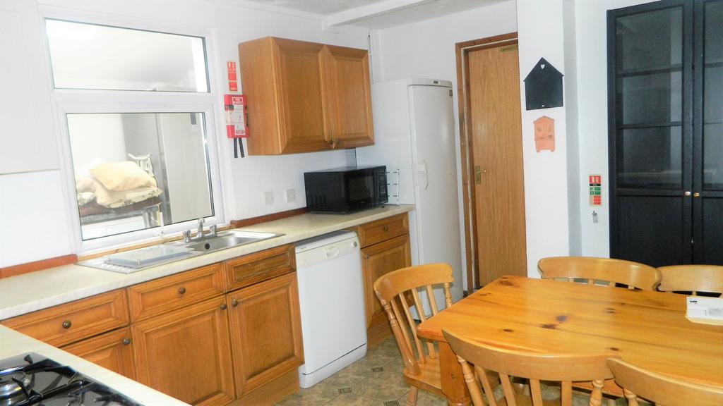Treherbert Street, 5 bed house - £1,875 pcm (£433 pw)