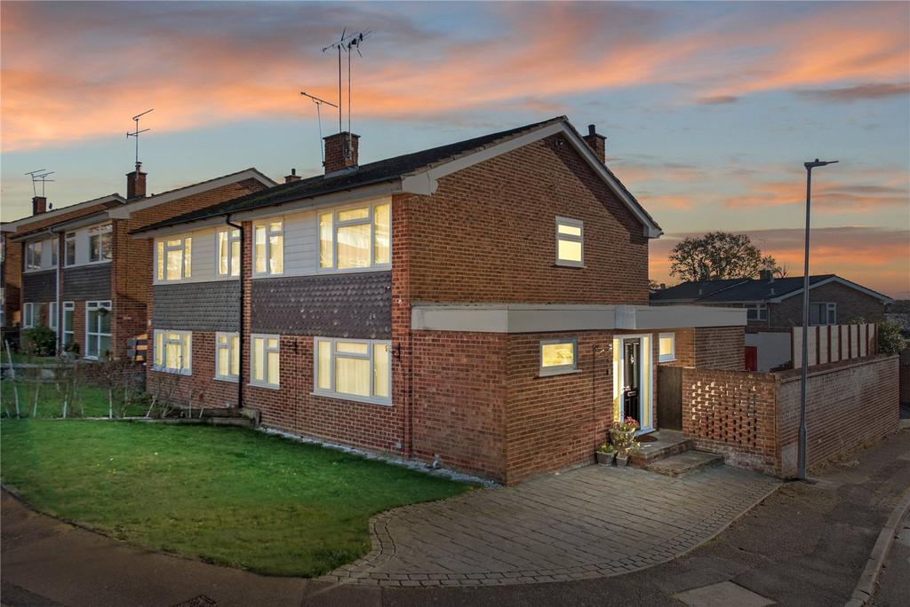 Copford Close, Billericay, CM11 4 bed semi-detached house - £595,000