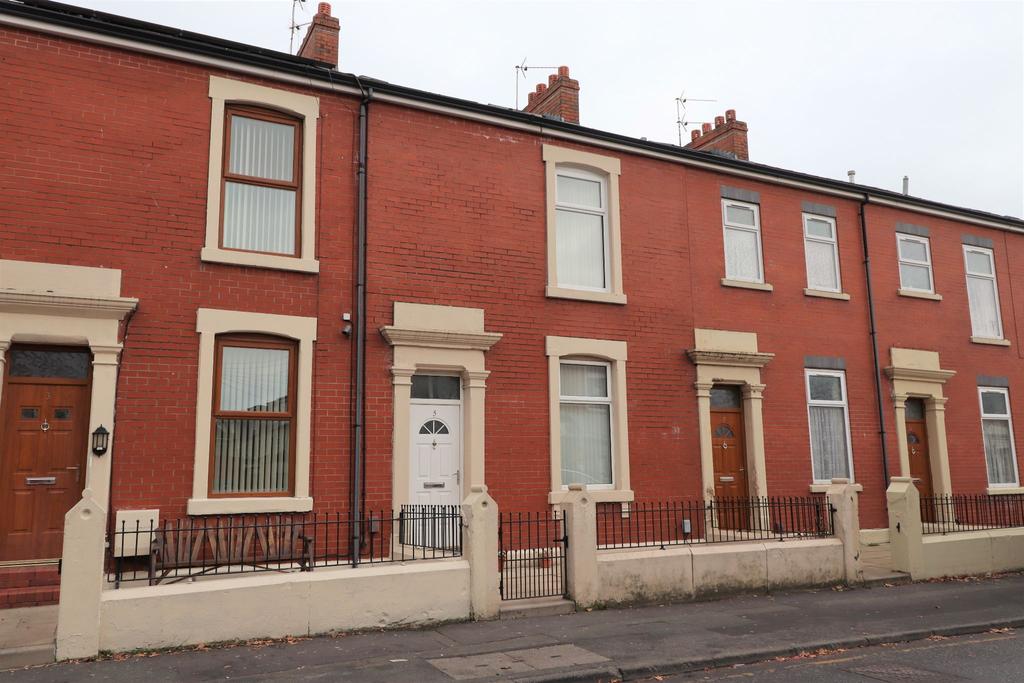Queens Park Road, Blackburn, BB1 4 bed terraced house - £195,000