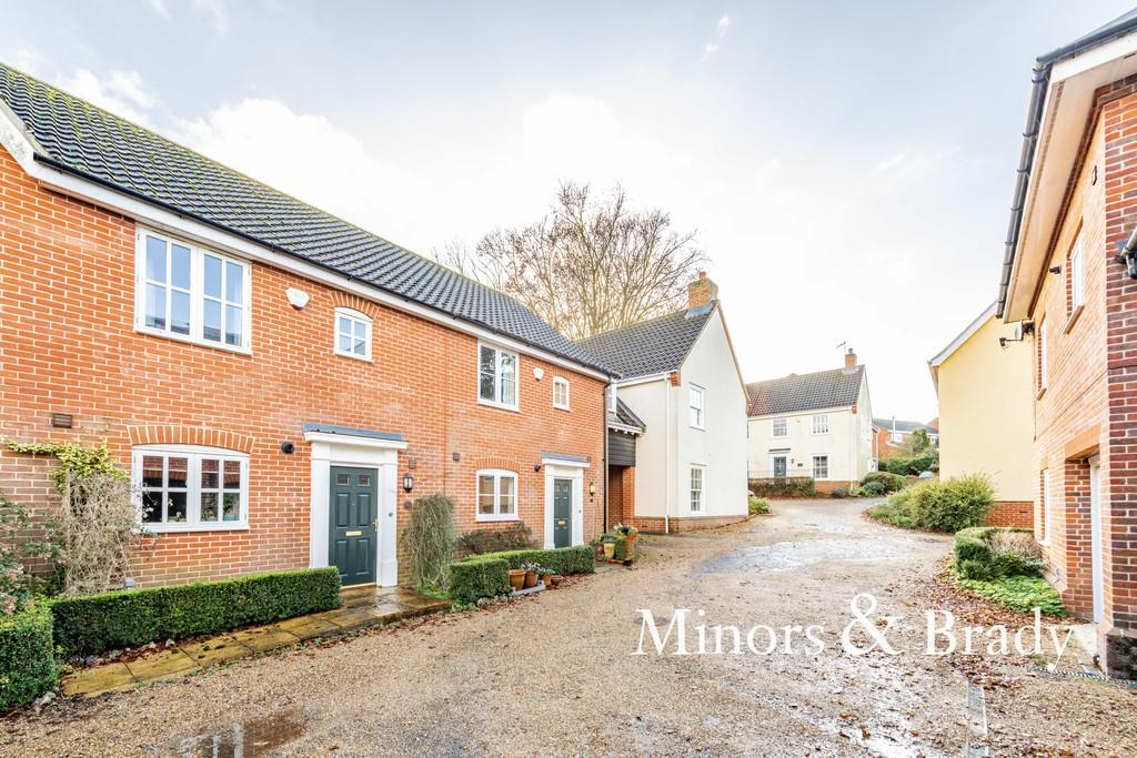 Robert Norgate Close, Horstead 3 bed terraced house - £270,000