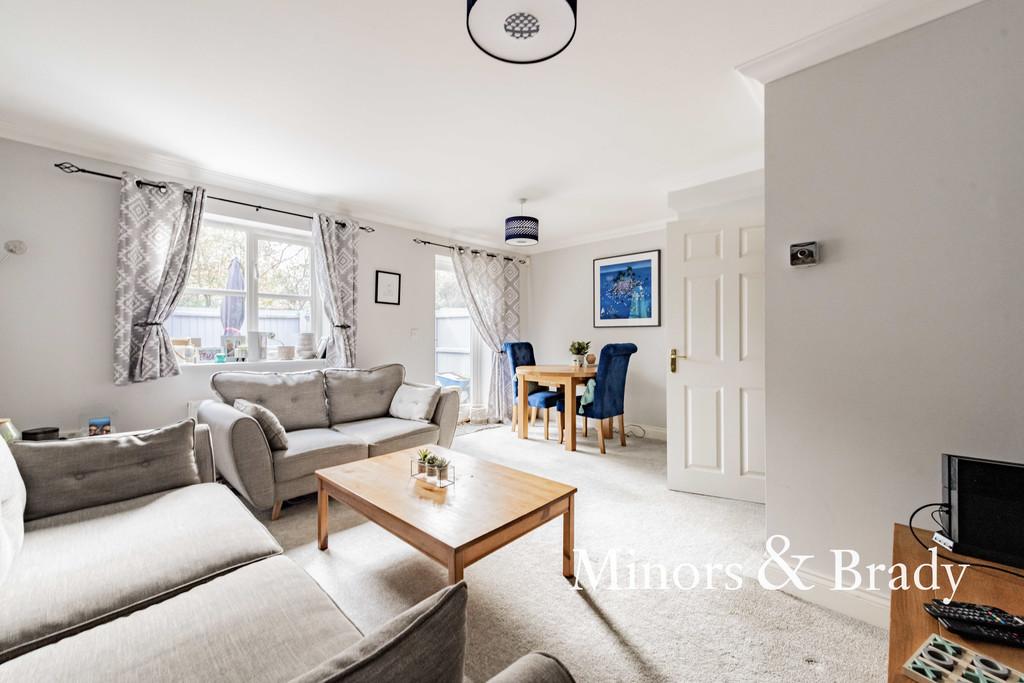 Robert Norgate Close, Horstead 3 bed terraced house - £270,000