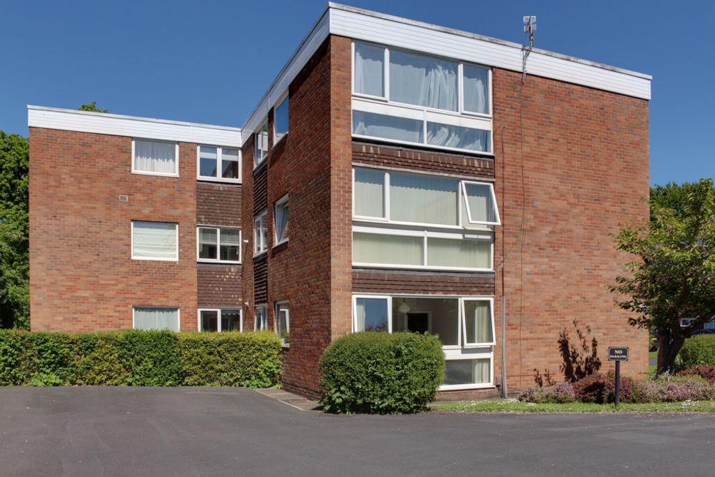 Lacey Court, Wilmslow SK9 4BH 2 bed ground floor flat - £830 pcm (£192 pw)