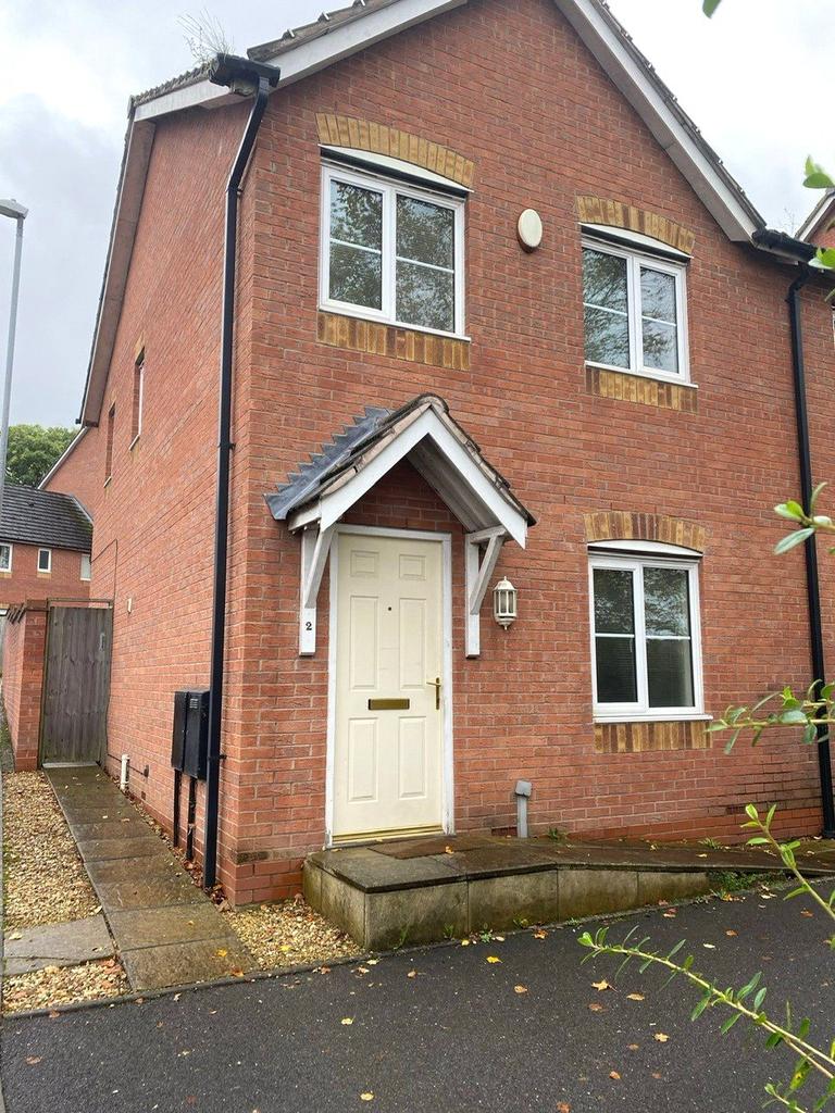 Pear Tree Court, Rugeley, WS15 3 bed semi-detached house - £700 pcm (£ ...
