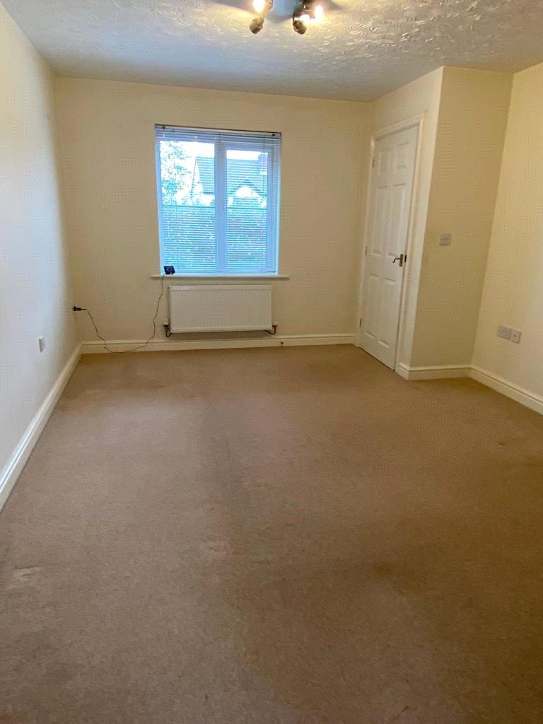Pear Tree Court, Rugeley, WS15 3 bed semi-detached house - £700 pcm (£ ...