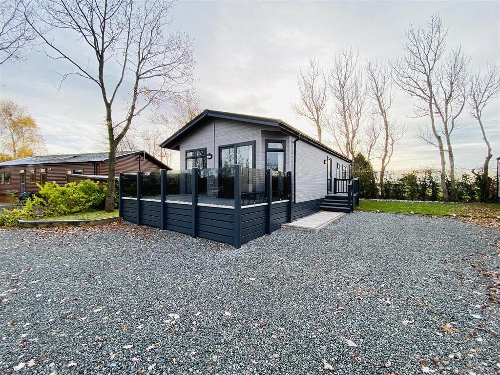 Cliffe Common, Selby 2 bed park home - £140,000