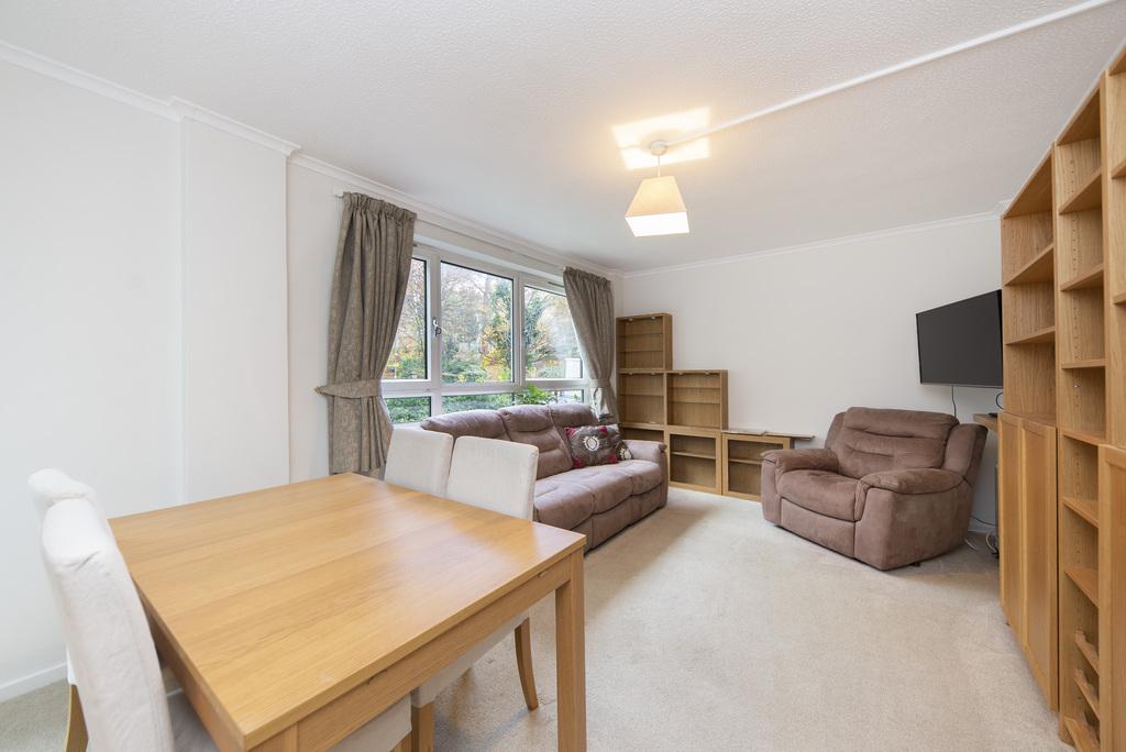 Whitlock Drive, SW19 2 bed flat - £1,700 pcm (£392 pw)