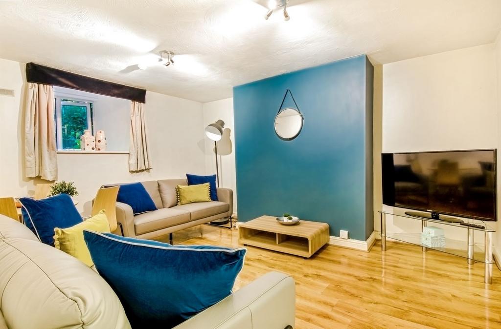 VICTORIA ROAD, Leeds 5 bed house to rent - £2,102 pcm (£485 pw)