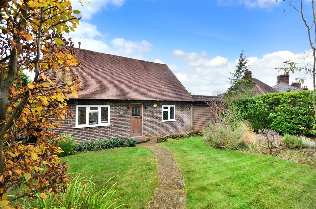 Oxted, Surrey, RH8 3 bed detached house - £600,000
