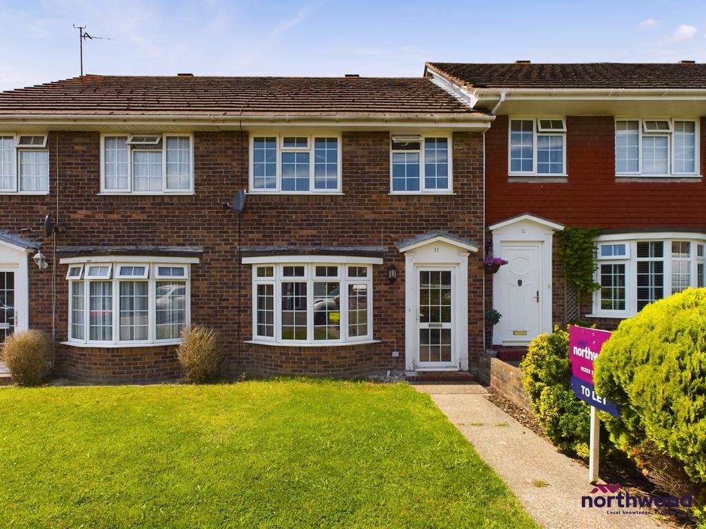 Southerden Close, Hailsham, BN27 3 bed terraced house - £1,300 pcm (£ ...