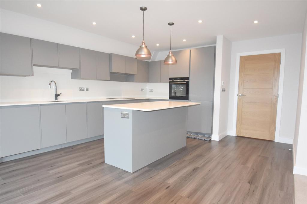 Truscon House, 11 Station Road... 2 bed penthouse - £2,400 pcm (£554 pw)
