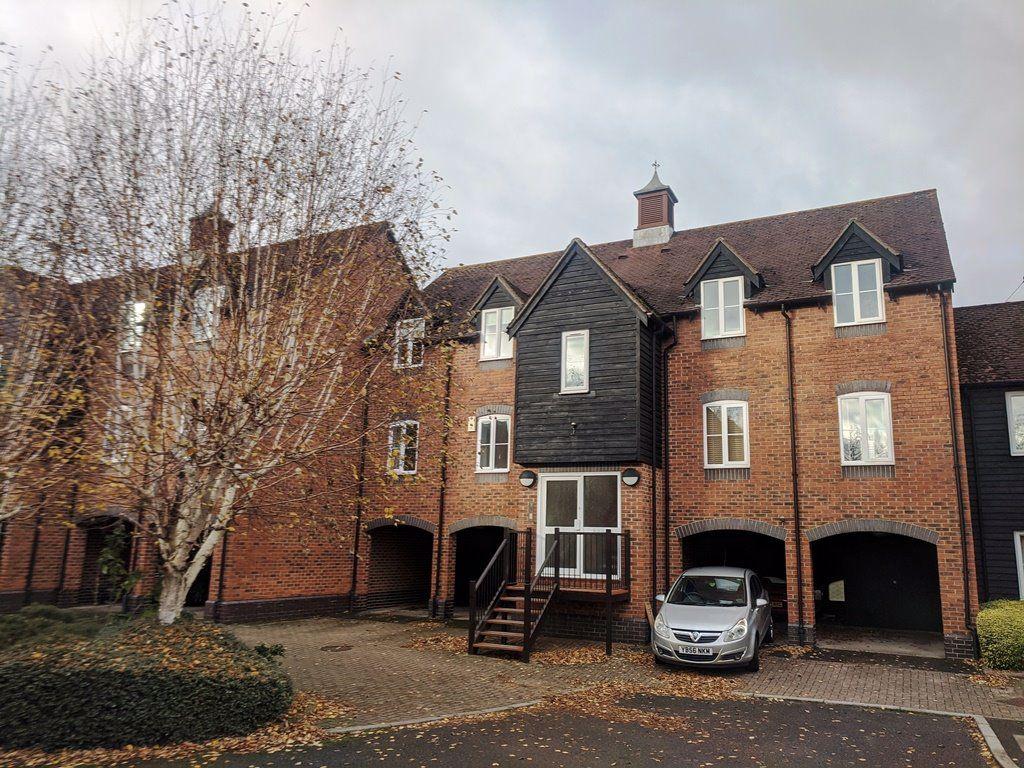 Newbury 2 Bed Flat £895 Pcm £207 Pw