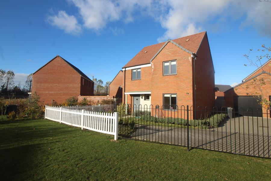 Ashpole Avenue Wootton Bedford 4 Bed Detached House 1 800 Pcm Ashpole Avenue Wootton Bedford 4 Bed Detached House 1 800 Pcm