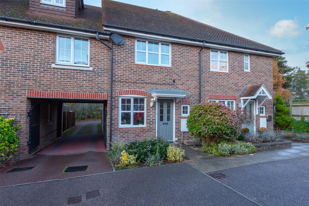 Fleet GU51 2 bed terraced house - £1,550 pcm (£358 pw)