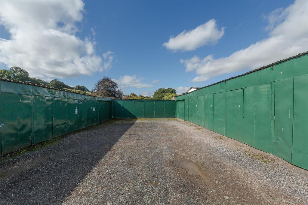 Kiddicott, Crediton Garage - £45 pcm (£10 pw)