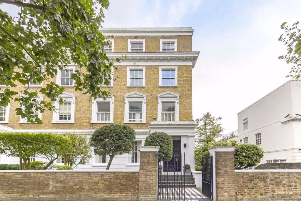 Hamilton Terrace, London, NW8 3 bed flat - £3,358 pcm (£775 pw)