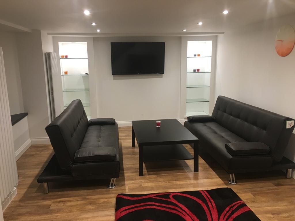 Dickenson Road, M14 5HS 7 bed terraced house - £3,792 pcm (£875 pw)