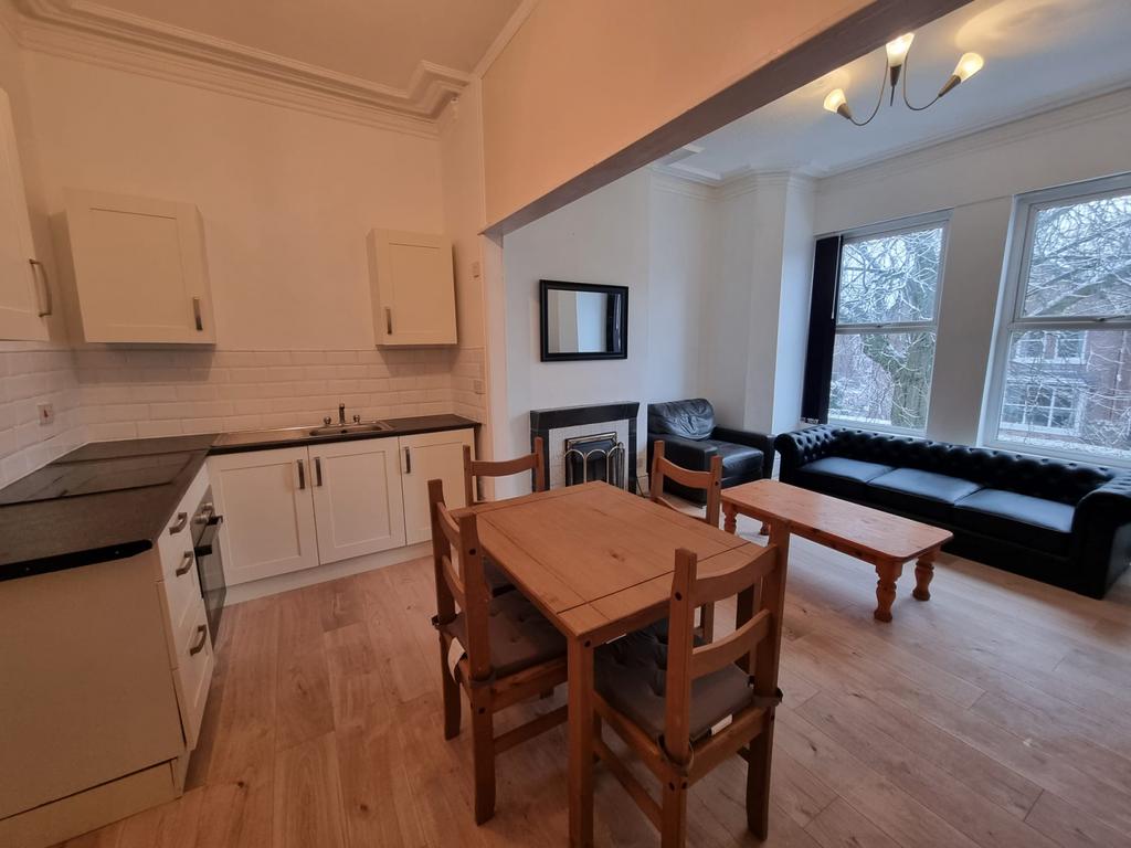 Alness Road, M16 8HW 1 bed flat - £775 pcm (£179 pw)