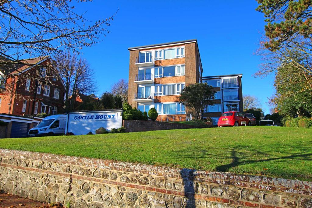 Carlisle Road, Easbourne, BN20 7TD 2 bed flat - £290,000