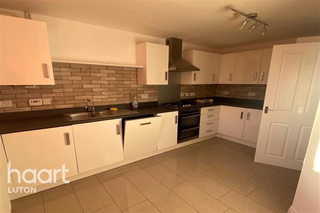Verde Close, Luton 4 bed semi-detached house - £1,800 pcm (£415 pw)