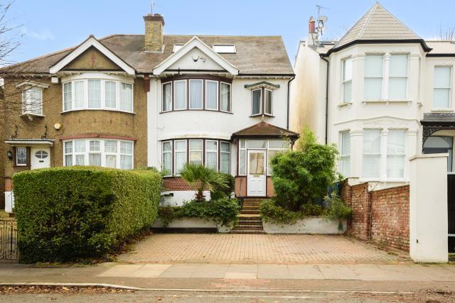 Finchley N3, London, N3 4 bed semi-detached house - £950,000