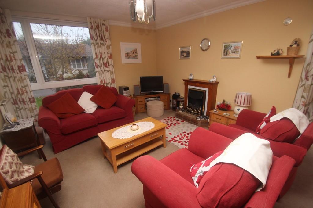 Sea Avenue, Rustington 2 bed ground floor flat - £235,000