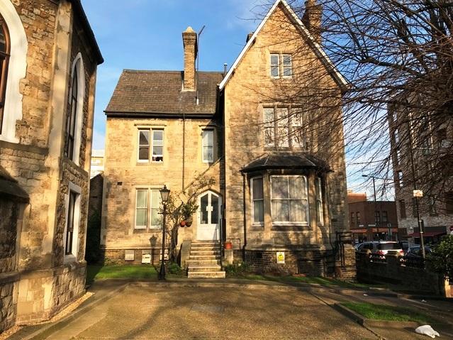St JAMES COURT, FORE STREET, EDMONTON 2 bed flat - £1,300 pcm (£300 pw)