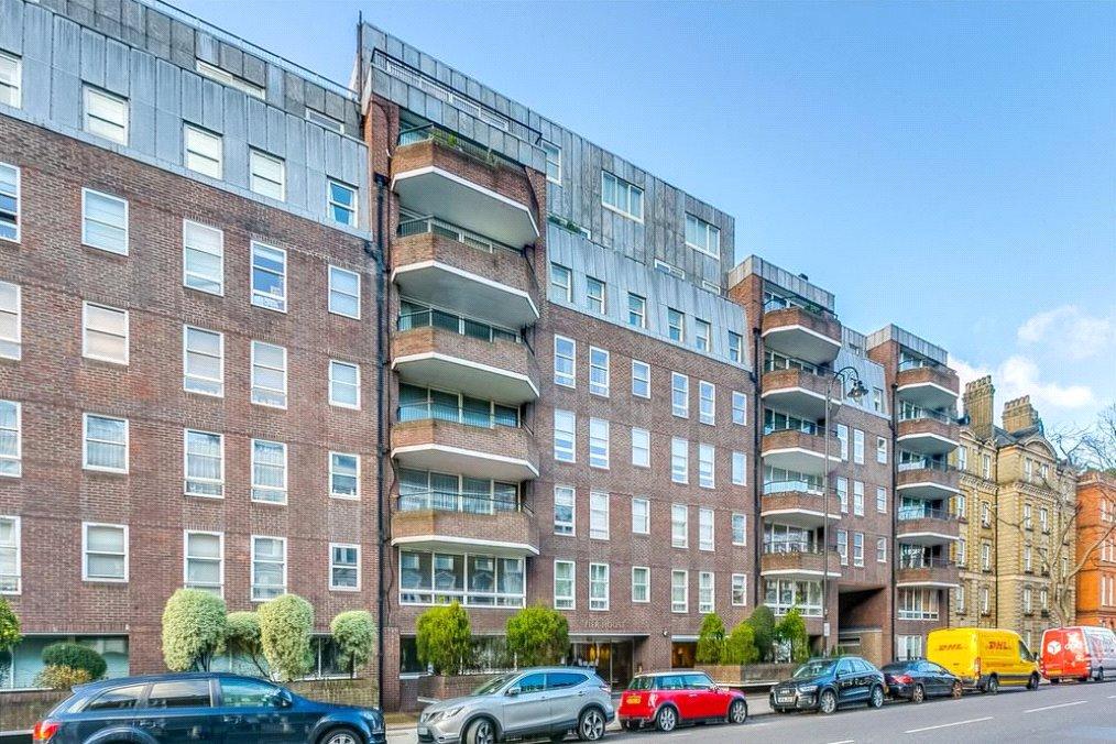 Cheyne Walk, London, SW3 2 bed apartment - £2,708 pcm (£625 pw)