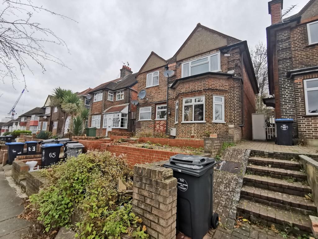 Oakington Manor Drive, Wembley 1 bed flat - £1,050 pcm (£242 pw)